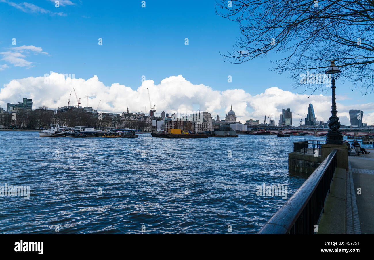 The Queens Walk at Southbank of River Thames London Stock Photo - Alamy