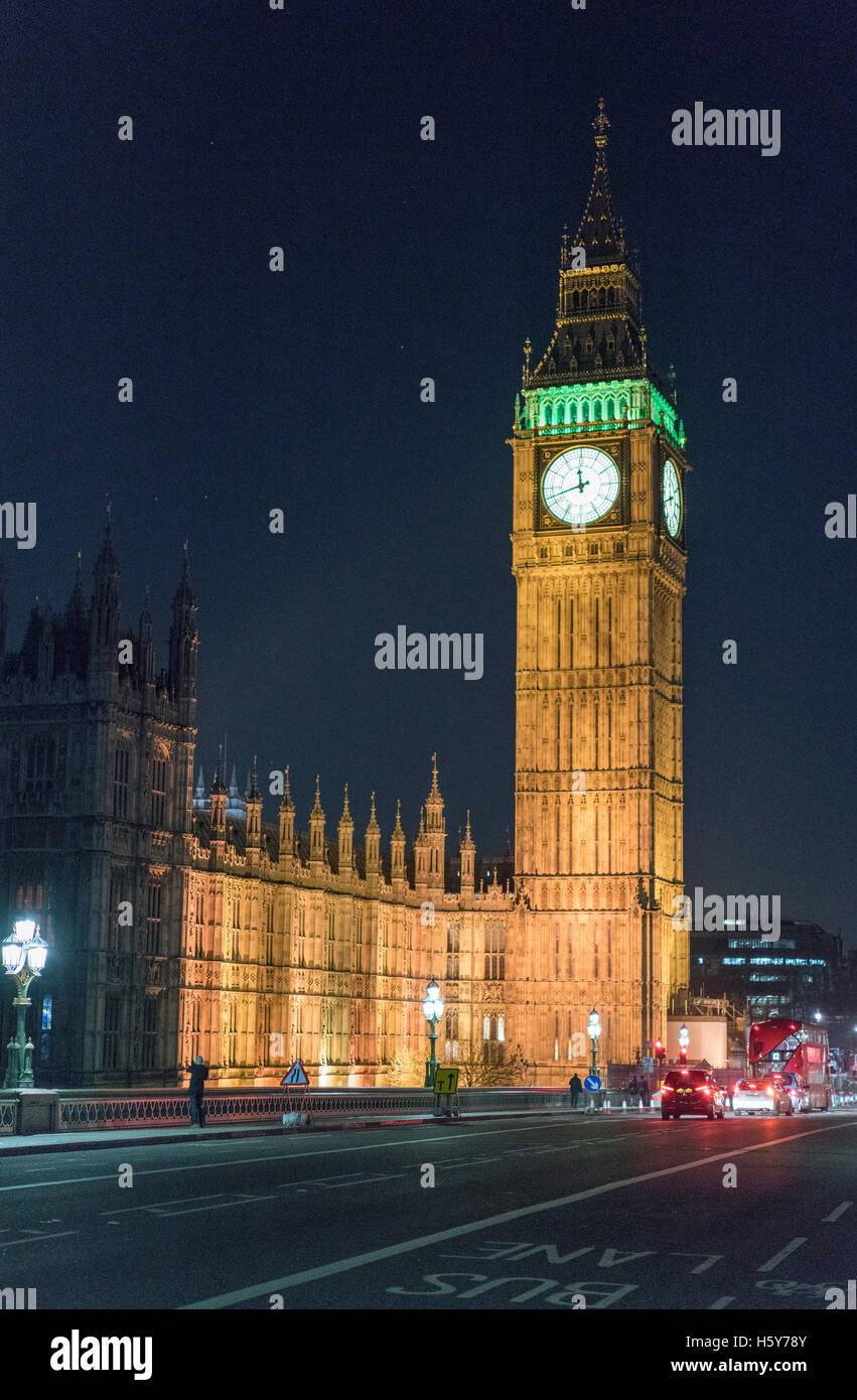 Westminster Bridge with Big Ben and Houses of Parliament at night Stock Photo - Alamy