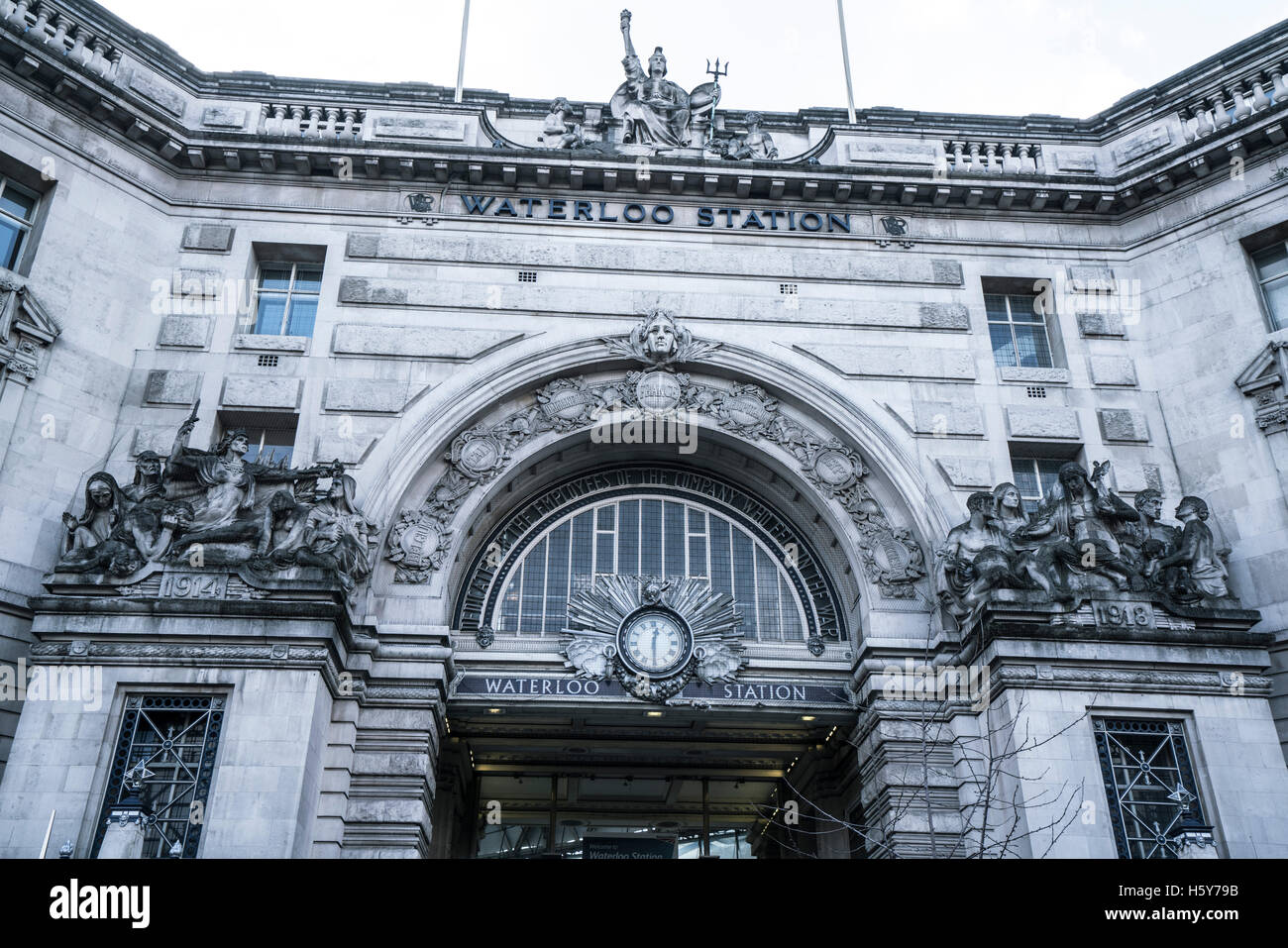 Waterloo station main Entrance London Stock Photo - Alamy