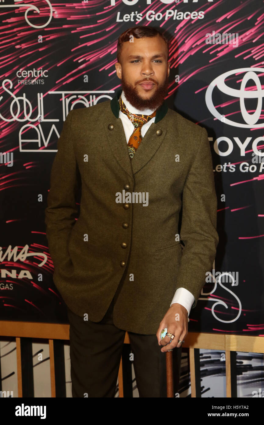 Jidenna attends the Red Carpet at the 2015 Soul Train Awards at the ...