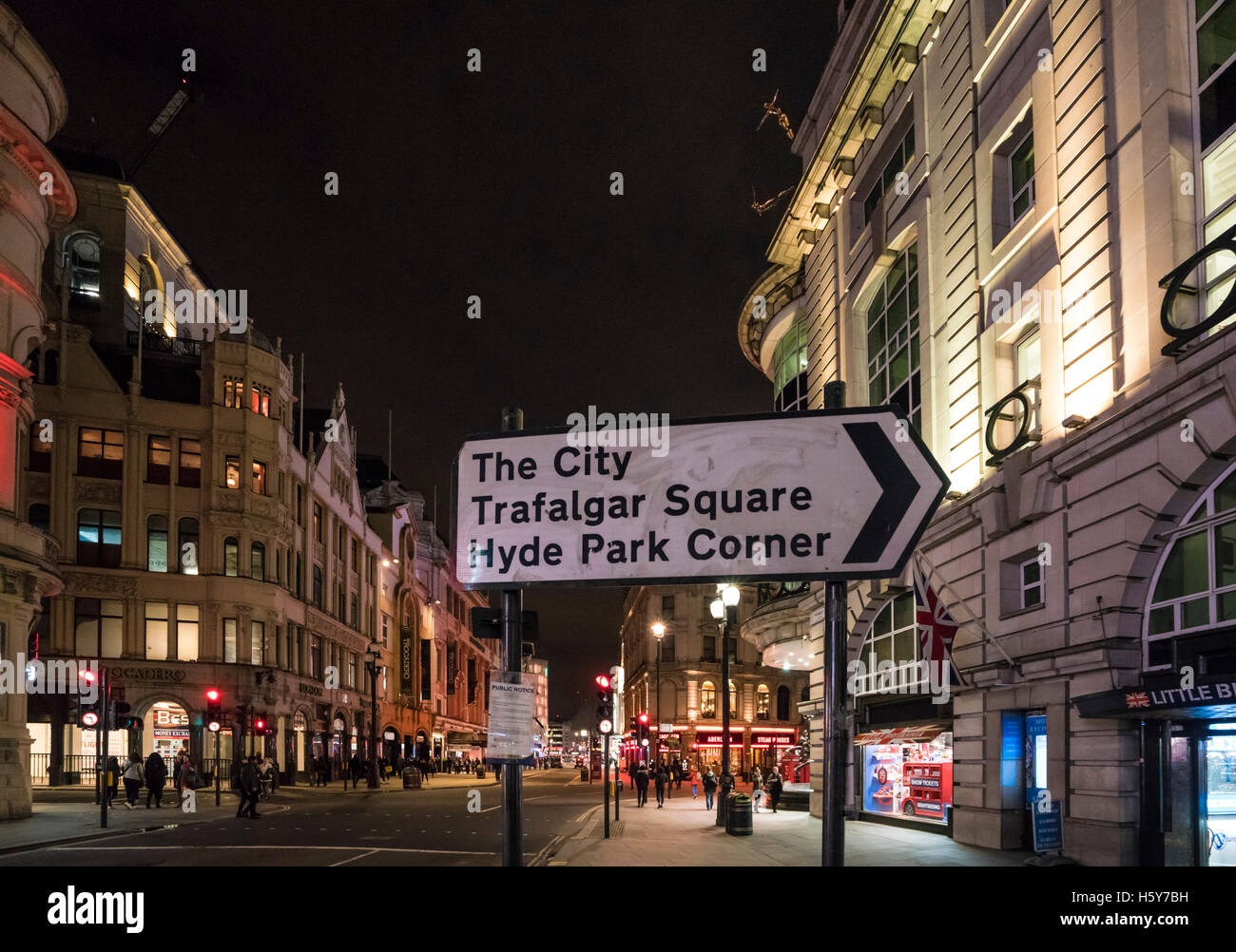 Direction sign to Trafalgar Square and Hyde Park LONDON, ENGLAND ...