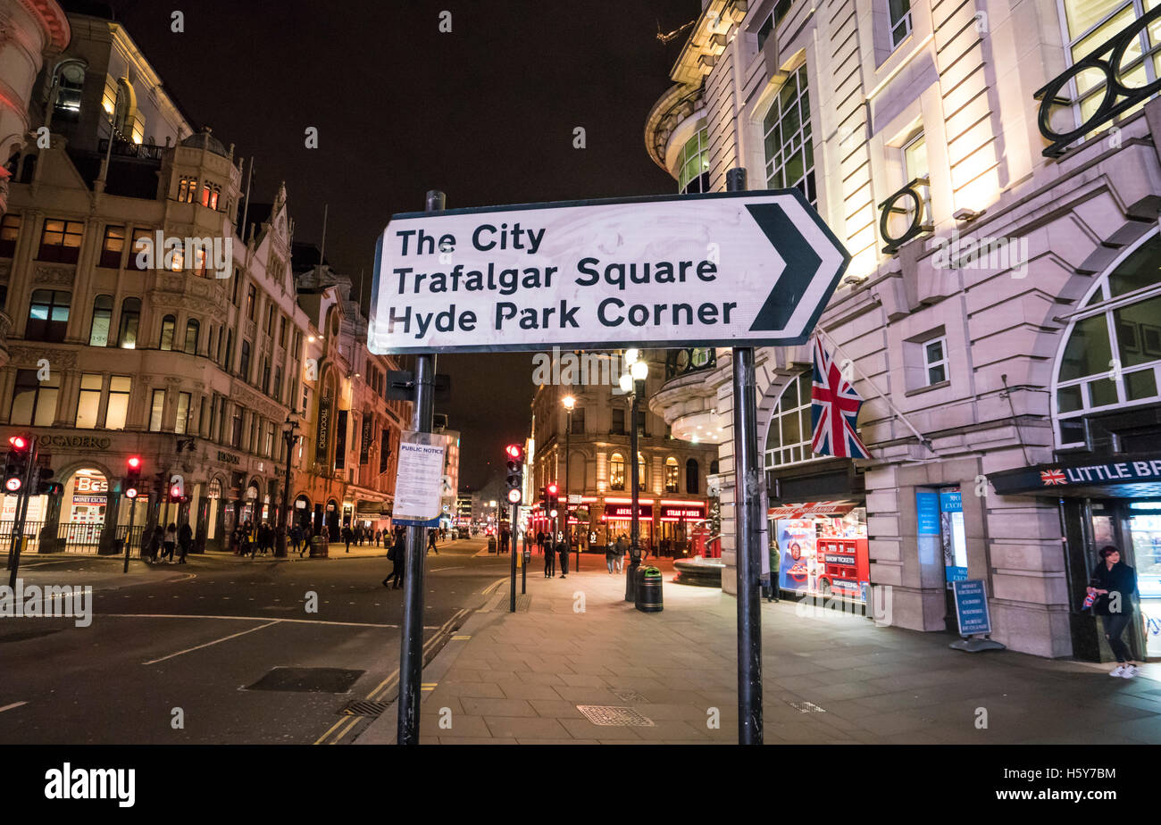 Direction sign to Trafalgar Square and Hyde Park LONDON, ENGLAND ...