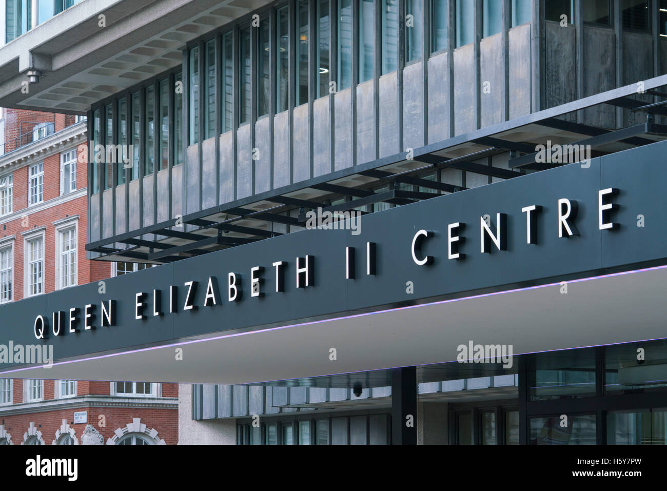 Buildings landmarks queen elizabeth ii hi-res stock photography and ...