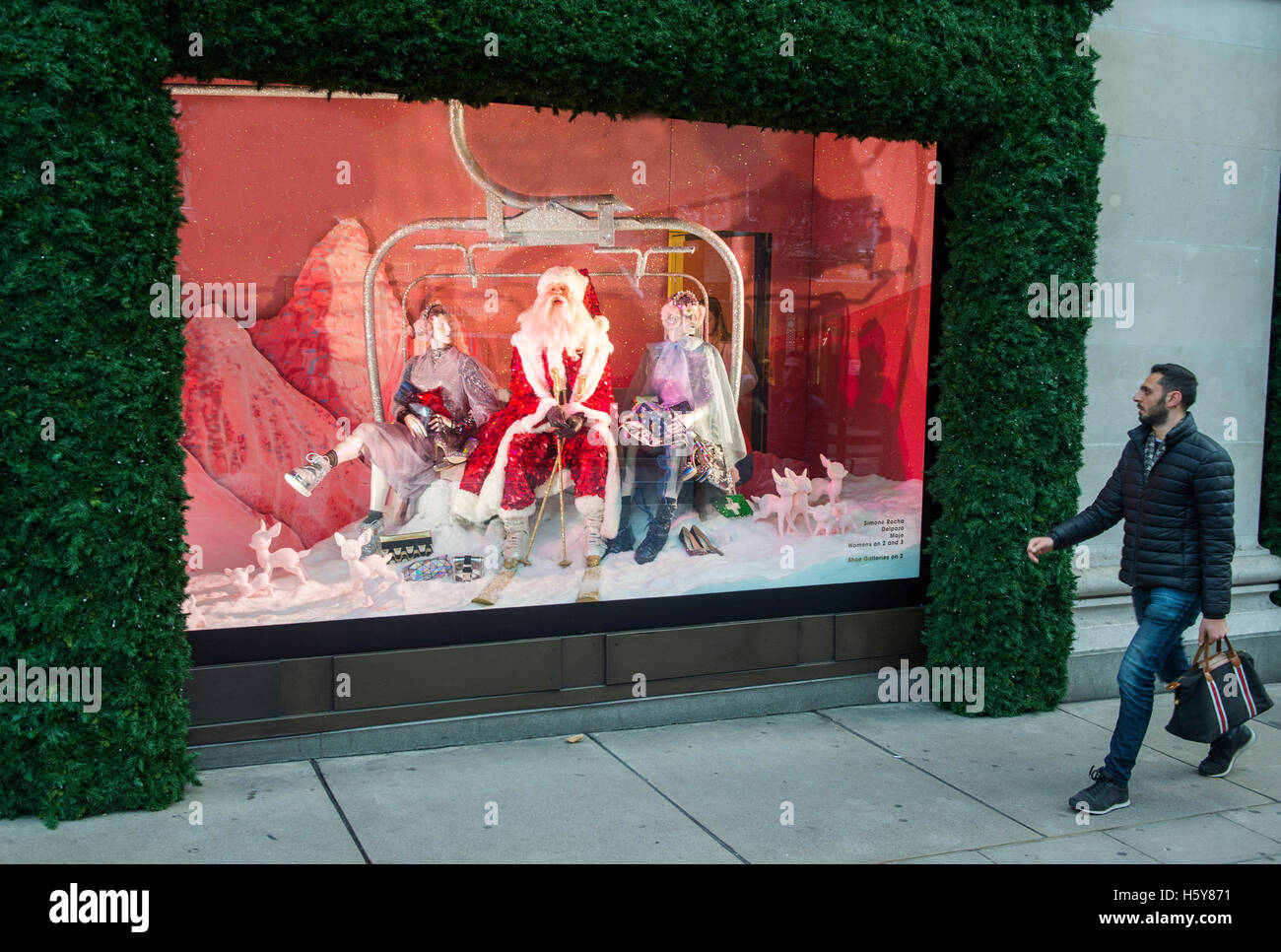 Selfridges on Oxford Street unveil their new Christmas window displays ...
