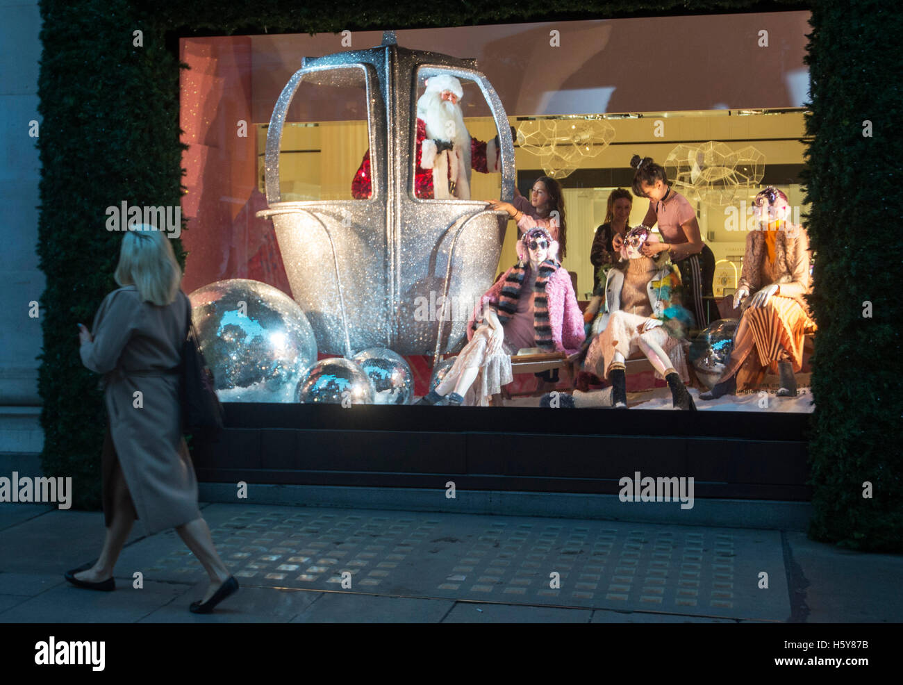 Selfridges on Oxford Street unveil their new Christmas window displays ...