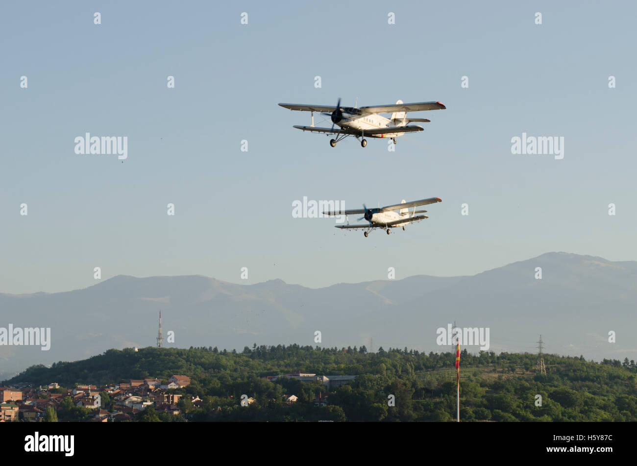 Double winged aircraft hi-res stock photography and images - Alamy