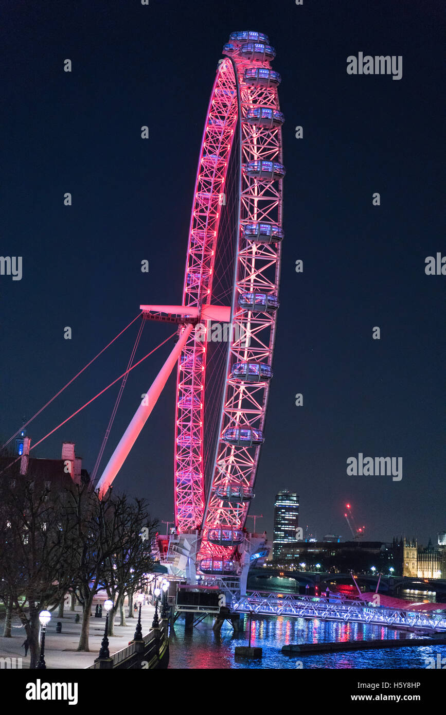 London Eye at night - view from Golden Jubilee Bridge - LONDON/ENGLAND ...
