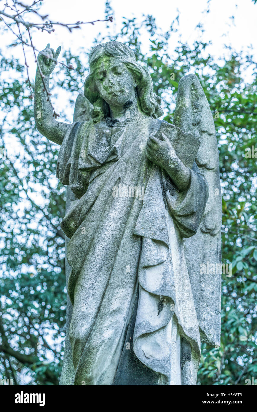 Stone Angel on a British Cemetery - LONDON/ENGLAND FEBRUARY 23, 2016 ...