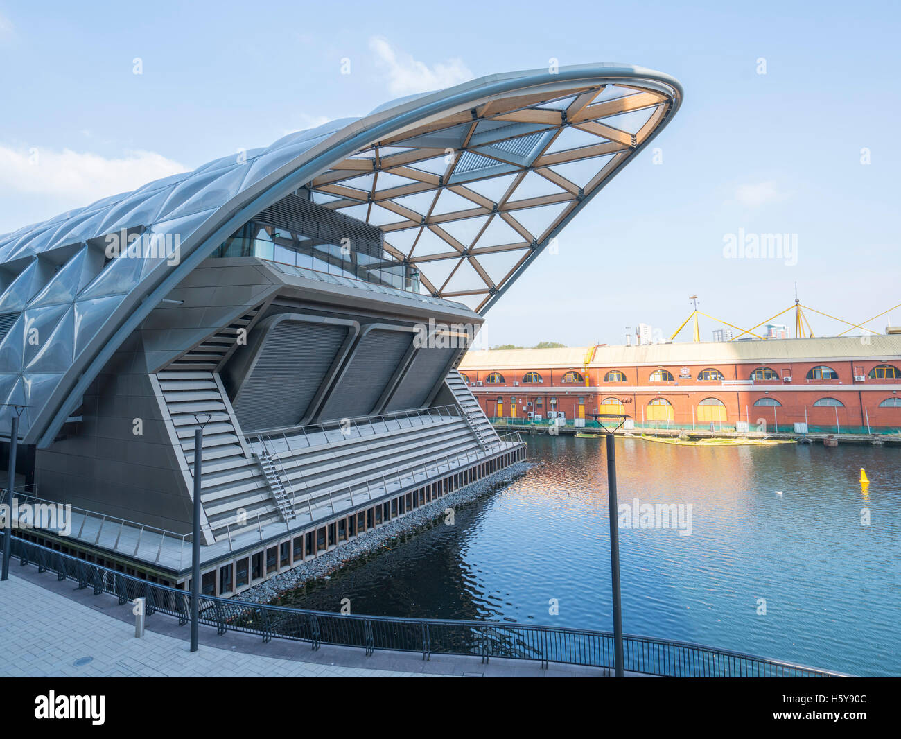 Crossrail building in Canary Wharf London Stock Photo - Alamy