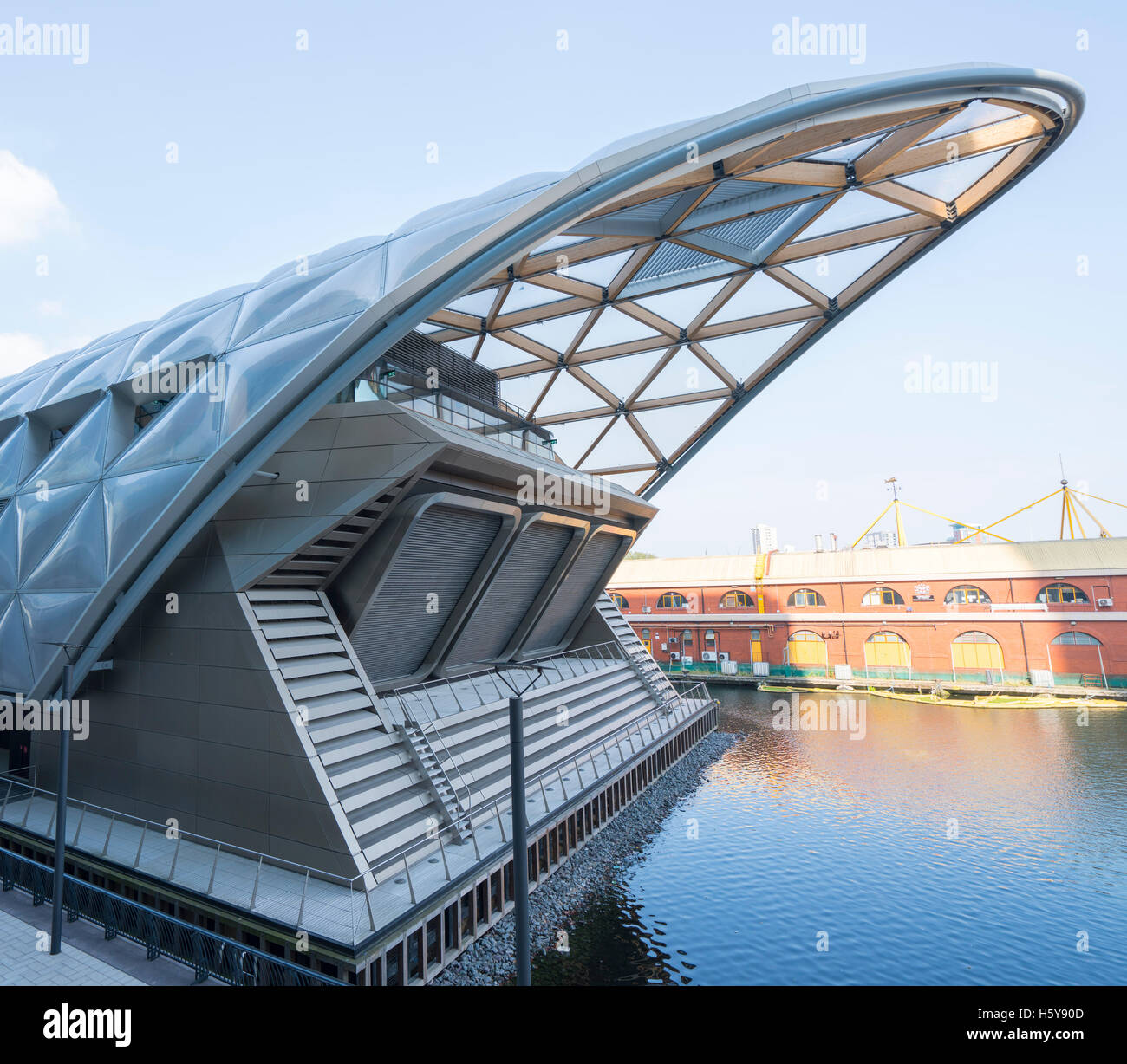 Crossrail building in Canary Wharf London Stock Photo - Alamy