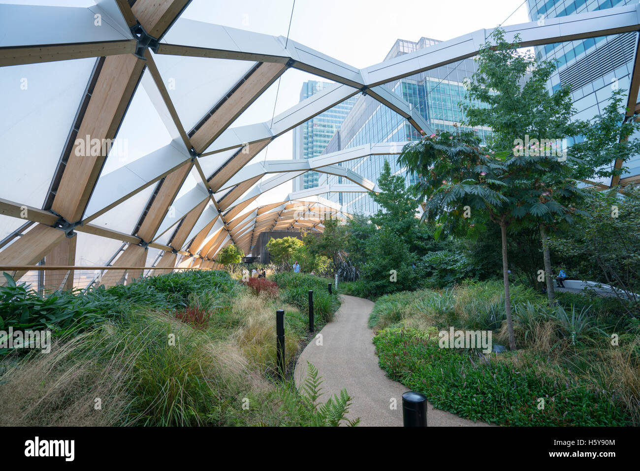 Stylish roof garden at Crossrail Place in London Canary Wharf Stock Photo - Alamy