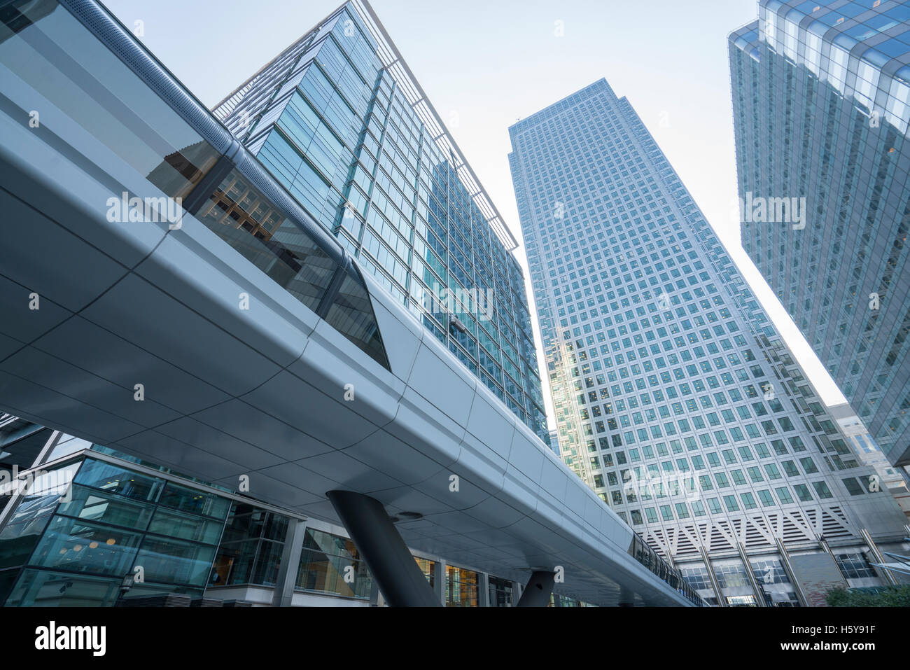 Bridge from Crossrail Place to One Canada building in Canary Wharf ...