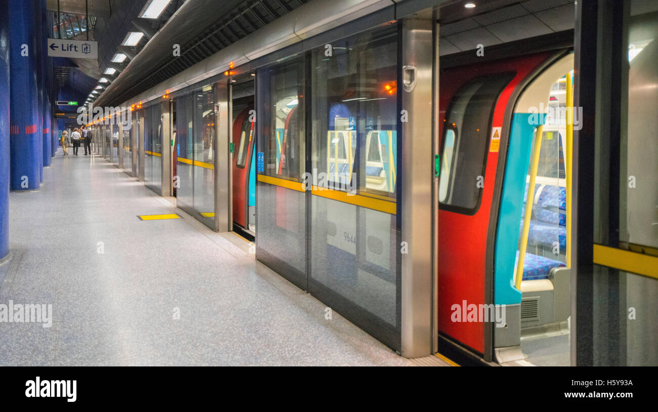 Jubilee line of London Underground Stock Photo - Alamy