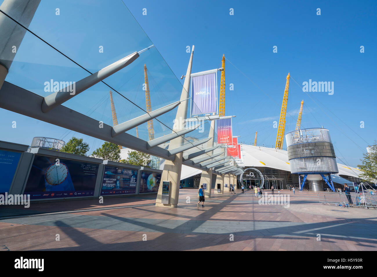 Peninsula Square at North Greenwich - O2 Arena Stock Photo - Alamy