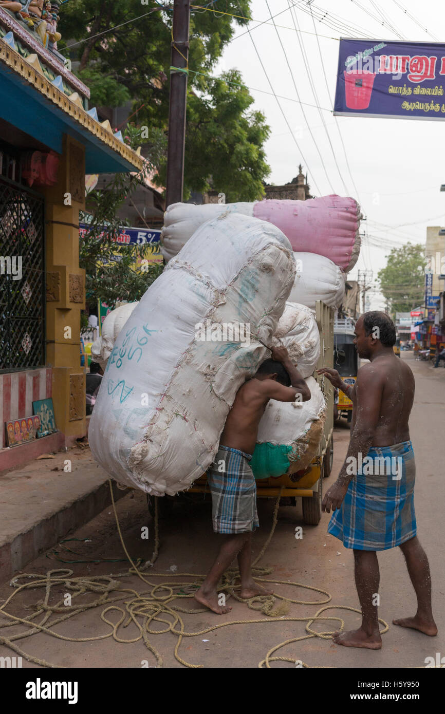 Truck delivery cotton hi-res stock photography and images - Alamy