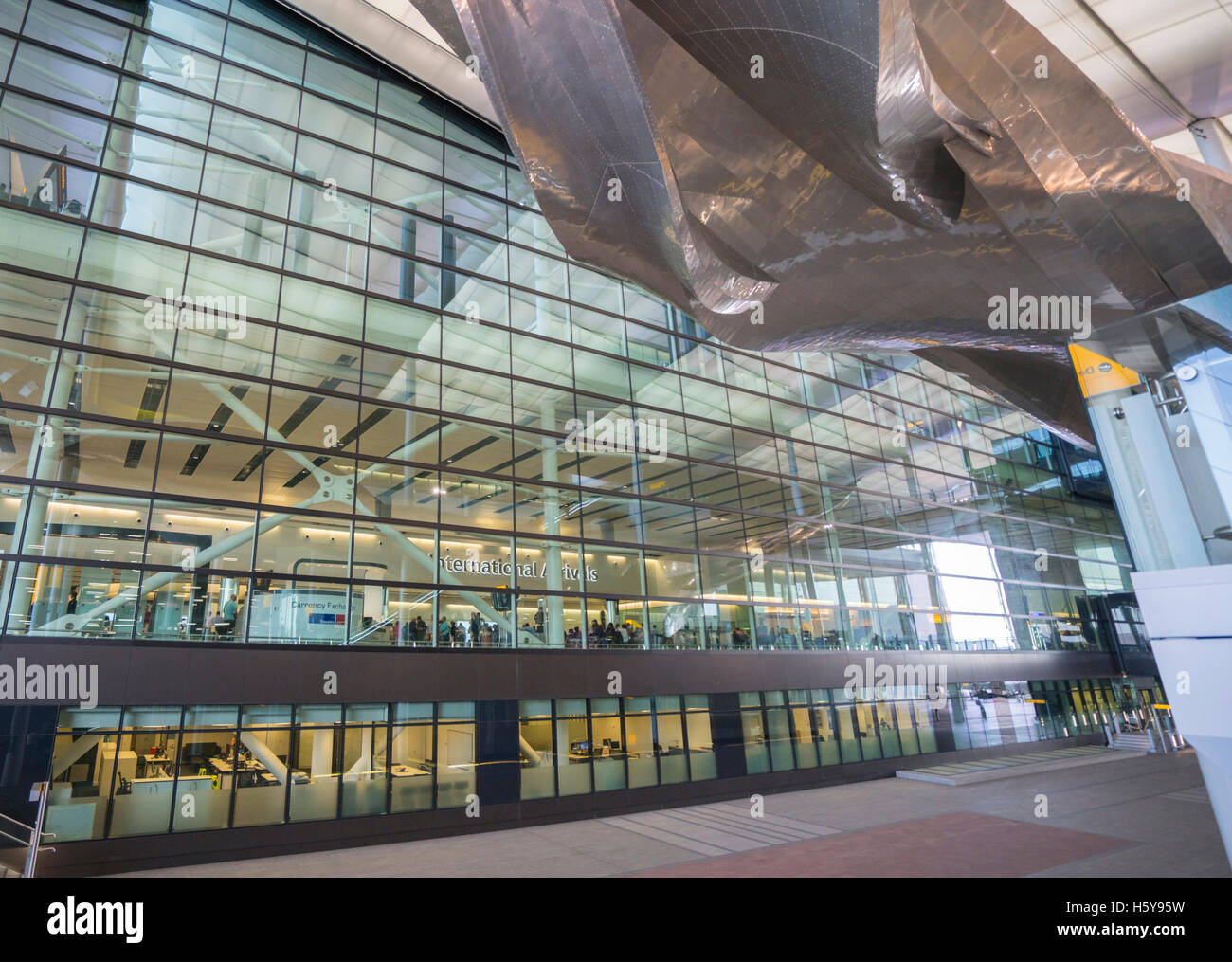 Modern Terminal 2 - The Queens Terminal at London Heathrow airport ...