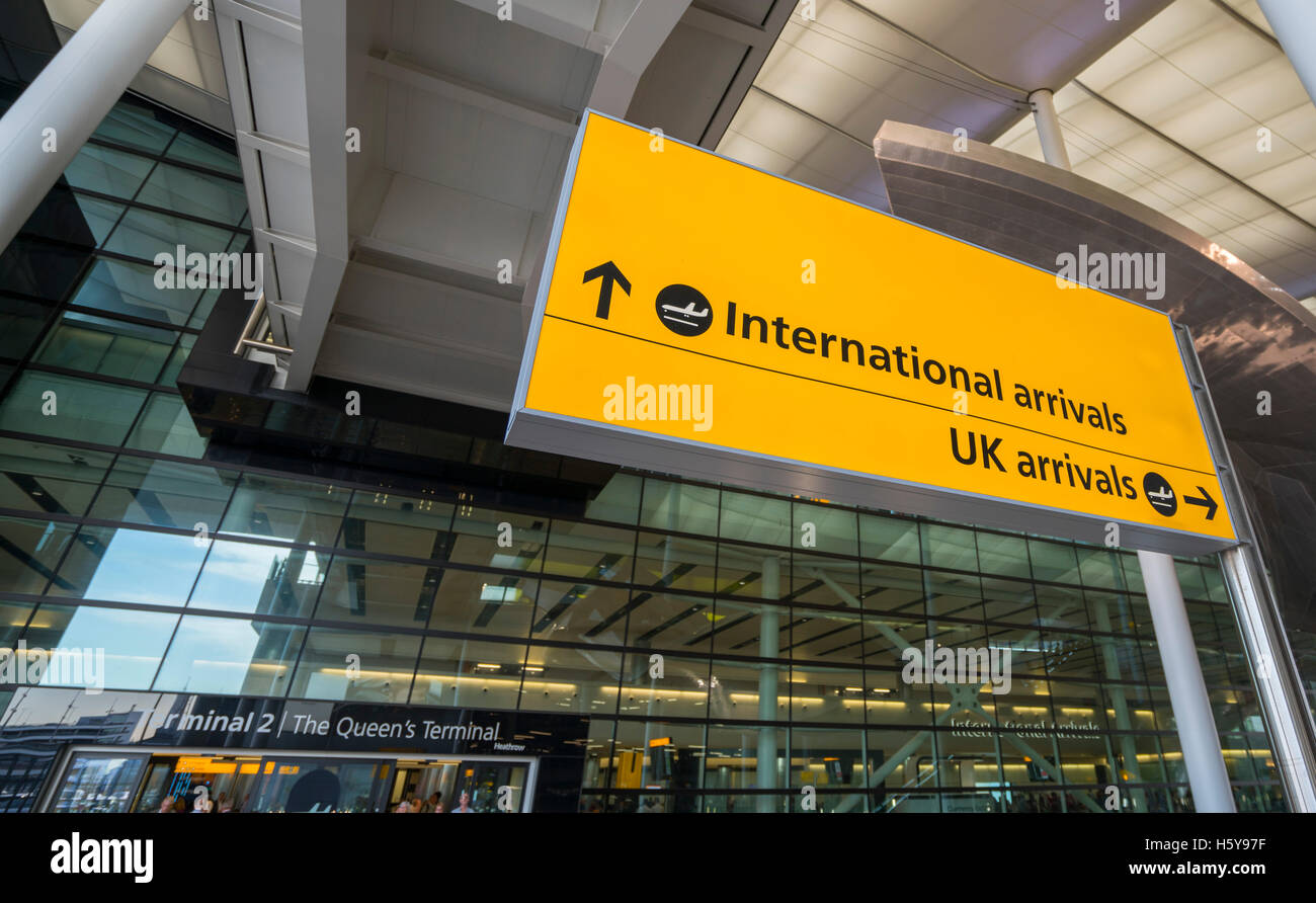 Direction signs at London Heathrow Airport Stock Photo - Alamy
