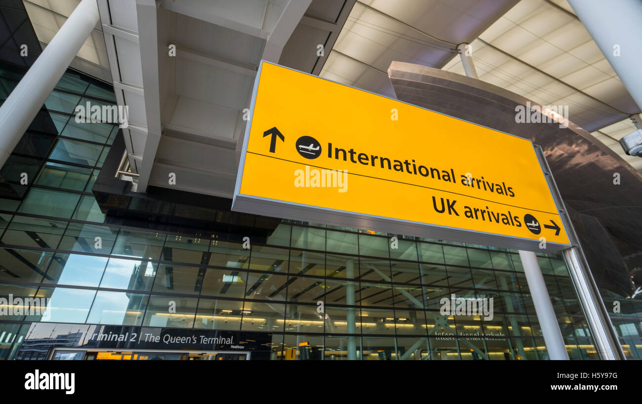 Direction signs at London Heathrow Airport Stock Photo - Alamy