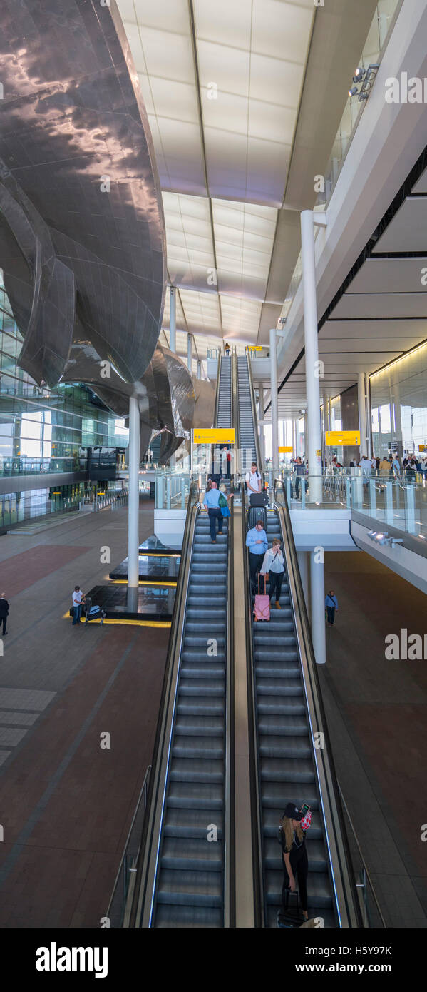Escalators to the levels of London Heathrow Terminal 2 Stock Photo - Alamy