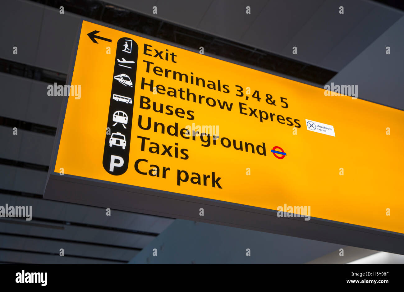 Direction signs at London Heathrow Airport Stock Photo - Alamy