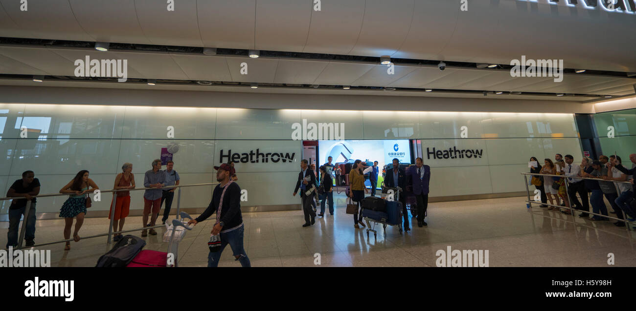 Arriving at London Heathrow Airport Terminal 2 Stock Photo - Alamy