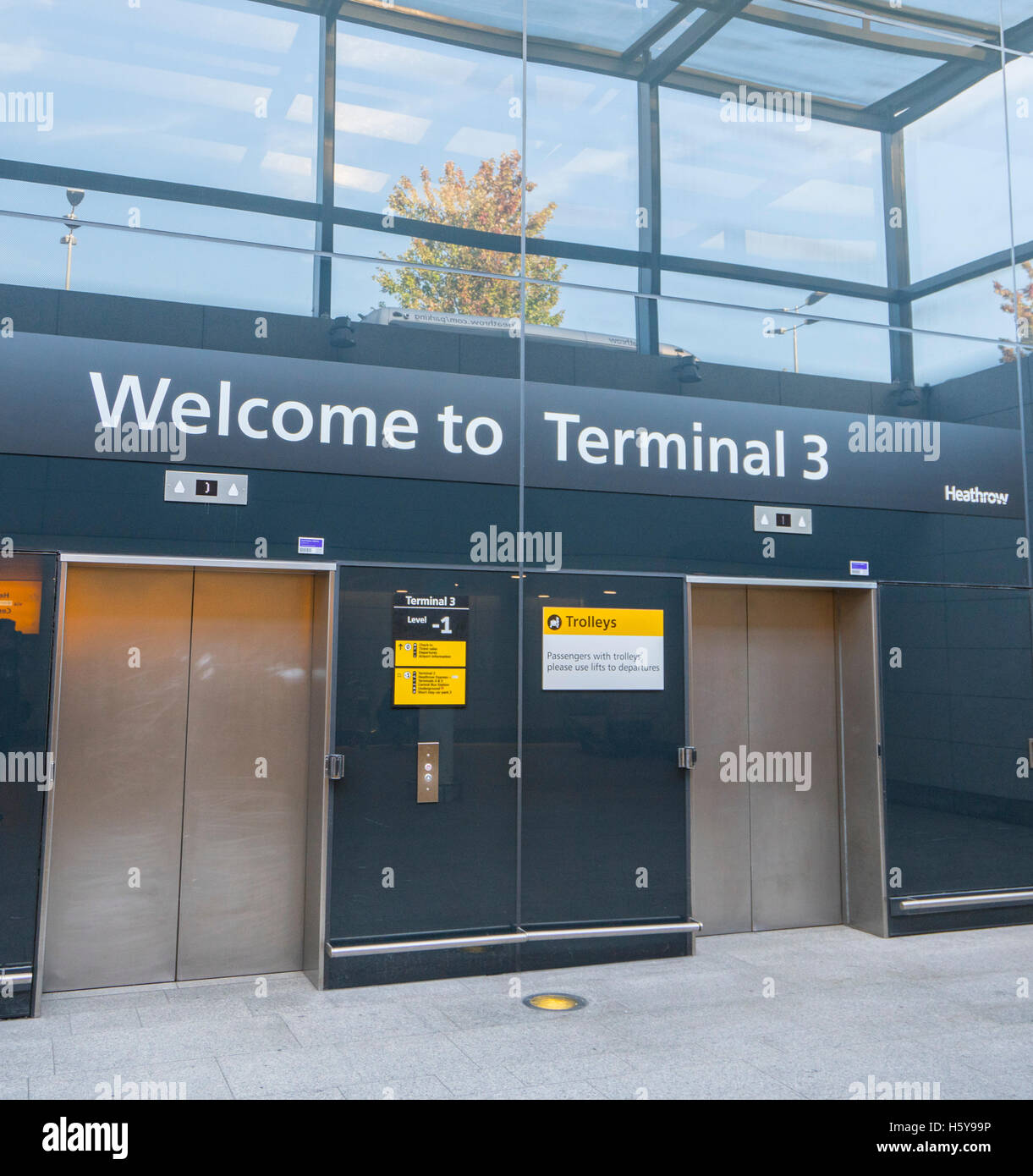 Welcome to terminal 3 hi-res stock photography and images - Alamy