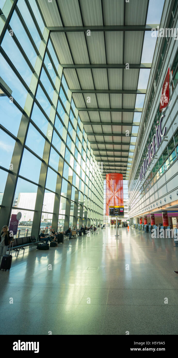 Amazing Terminal 3 Entrance Hall at Heathrow Airport Stock Photo - Alamy
