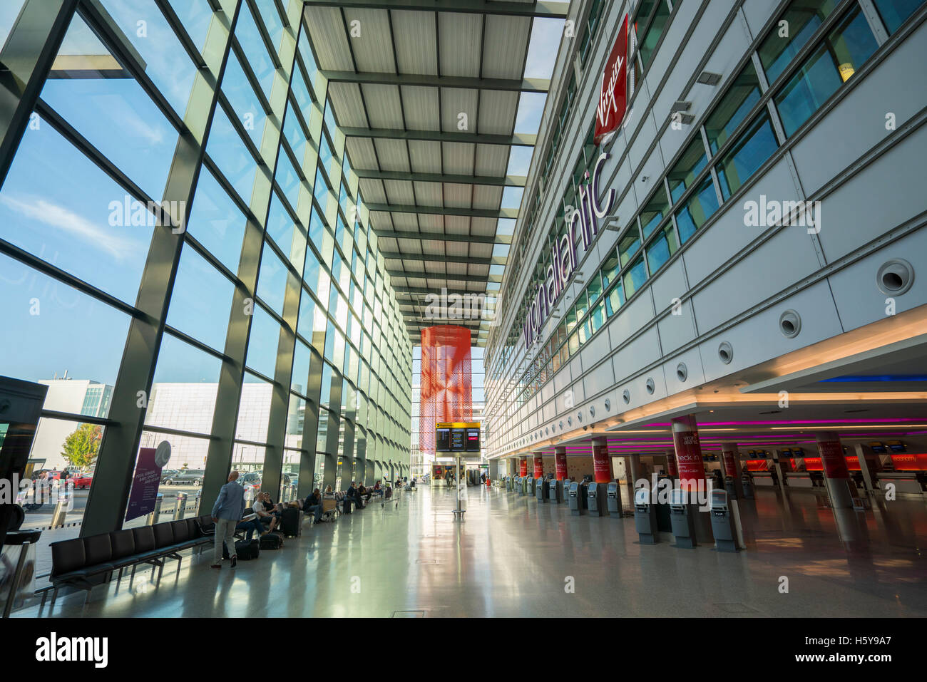 Amazing Terminal 3 Entrance Hall at Heathrow Airport Stock Photo - Alamy