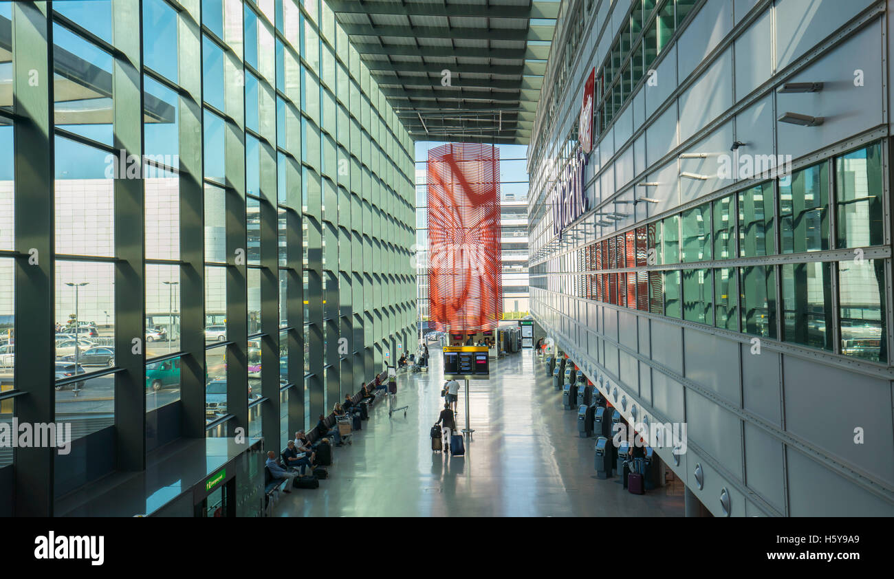Amazing Terminal 3 Entrance Hall at Heathrow Airport Stock Photo - Alamy