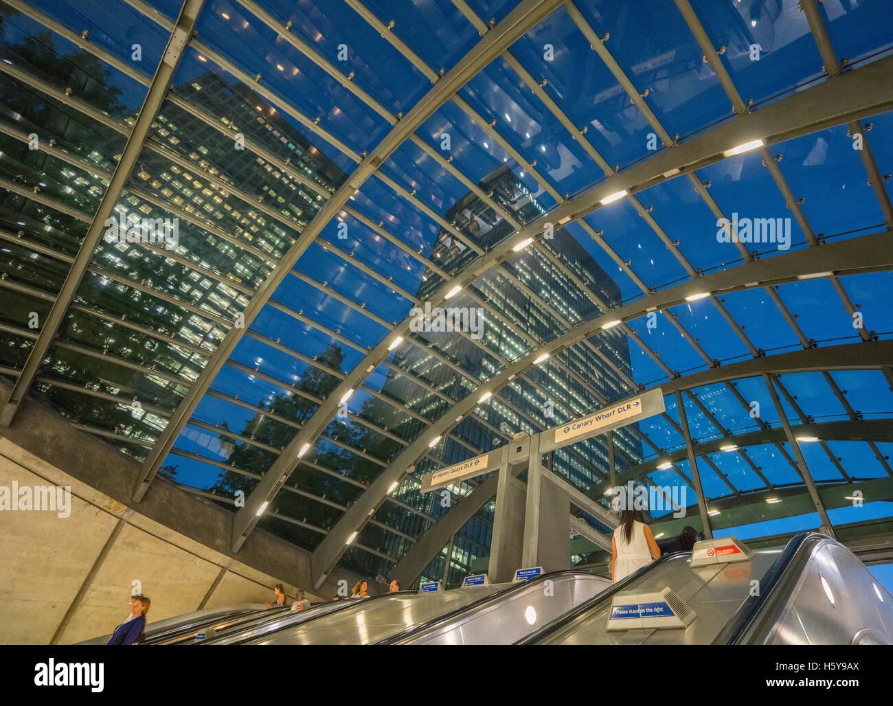 Glass roof of London Underground Station at Canary Wharf Stock Photo ...