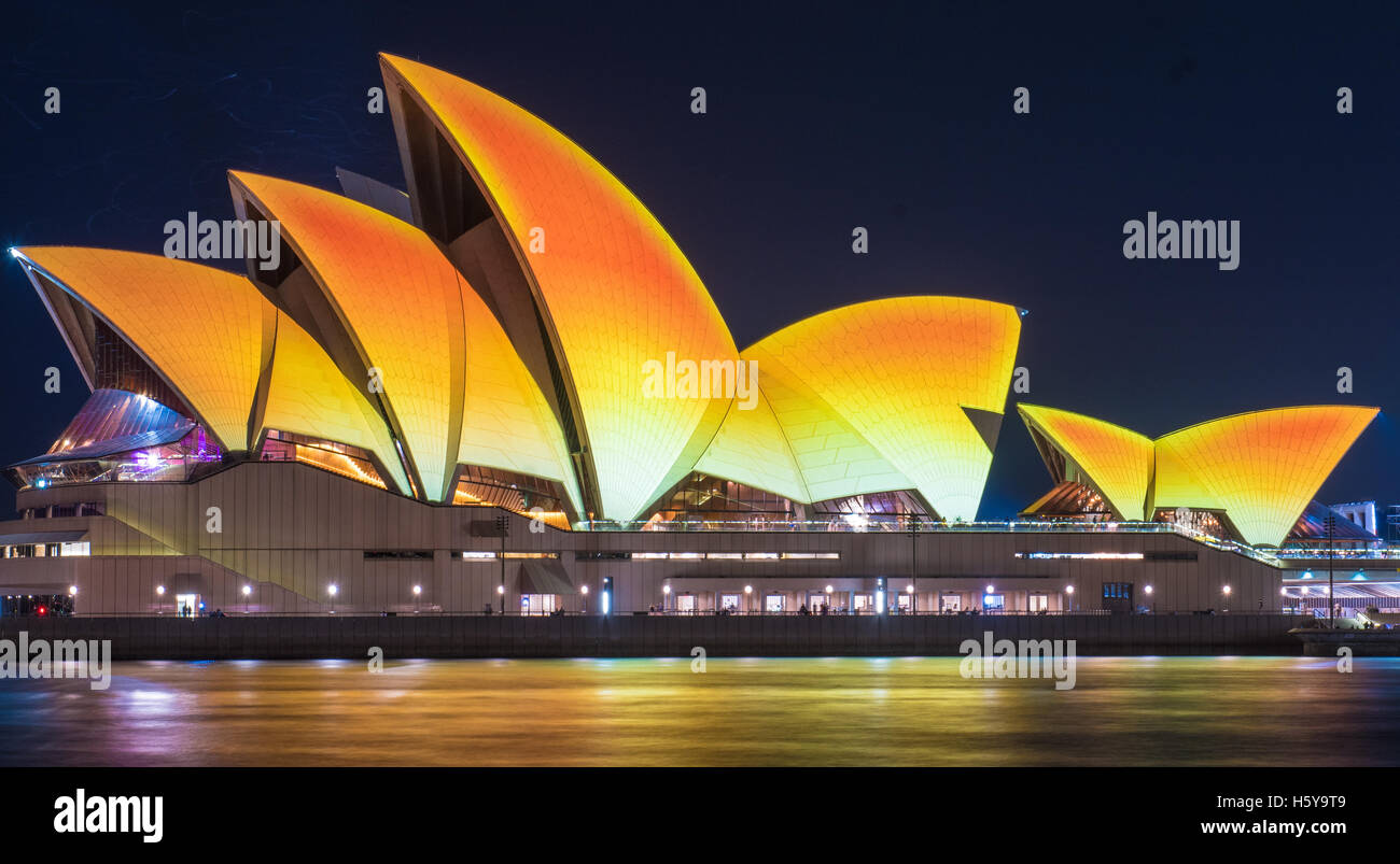Sydney, Australia. 21st Oct, 2016. The Sydney Opera House lit up on ...