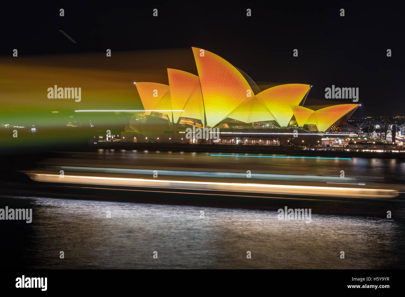 Sydney, Australia. 21st Oct, 2016. The Sydney Opera House lit up on ...