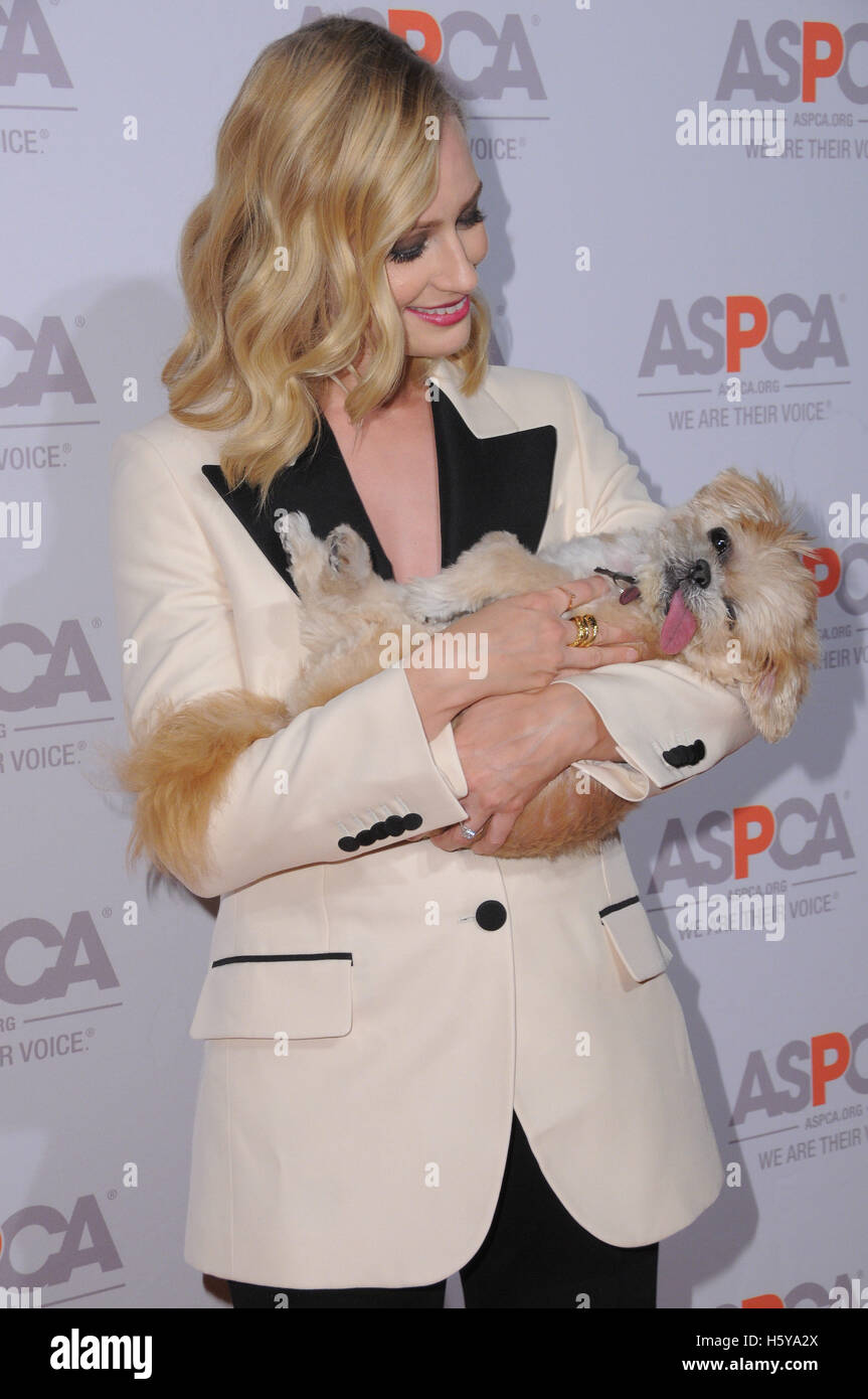 Los Angeles, CA, USA. 20th Oct, 2016. Beth Behrs, Marnie the Dog. ASPCA ...