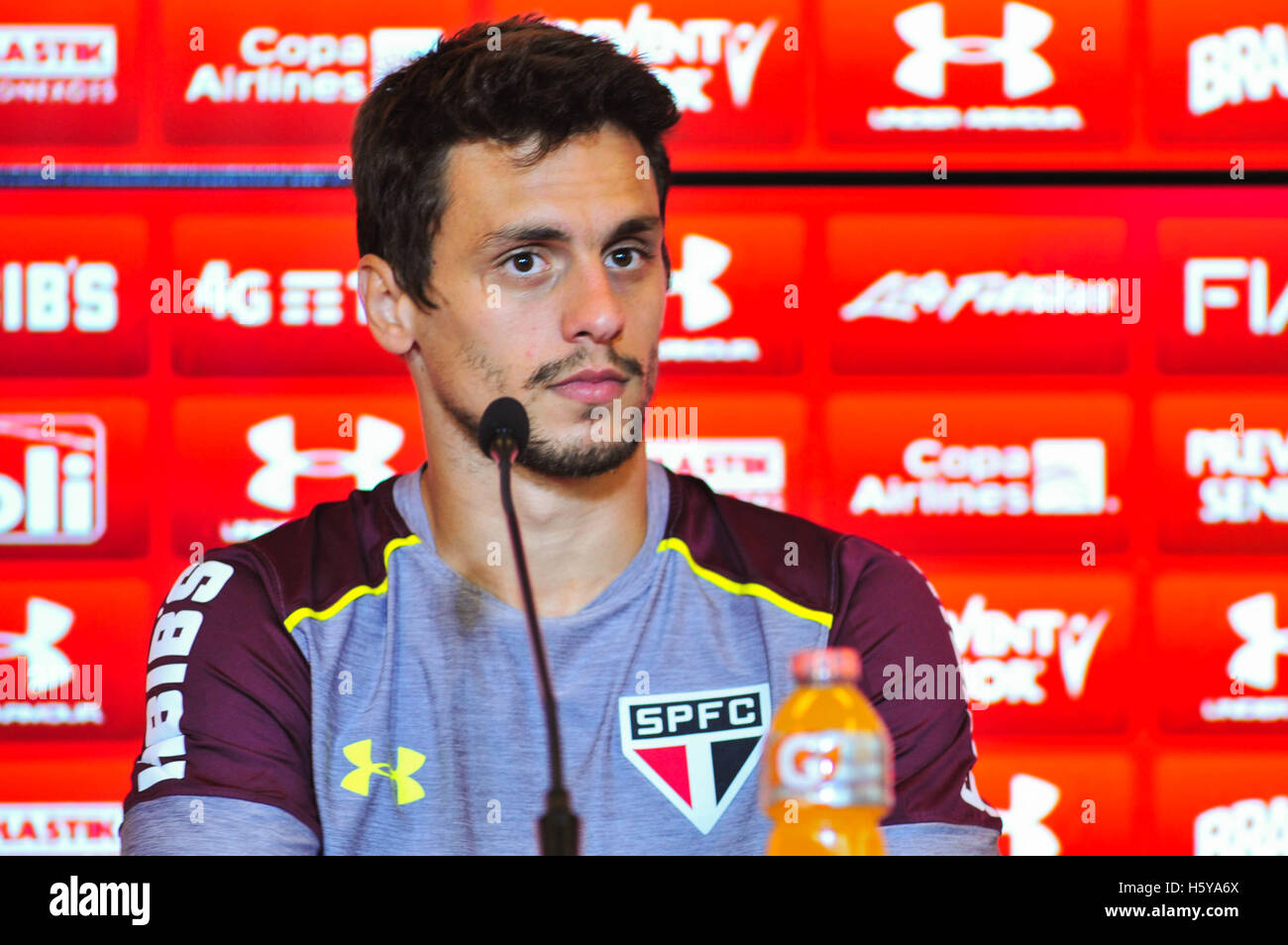 SÃO PAULO, SP - 21.10.2016: TREINO SPFC - Rodrigo Caio, who was called ...