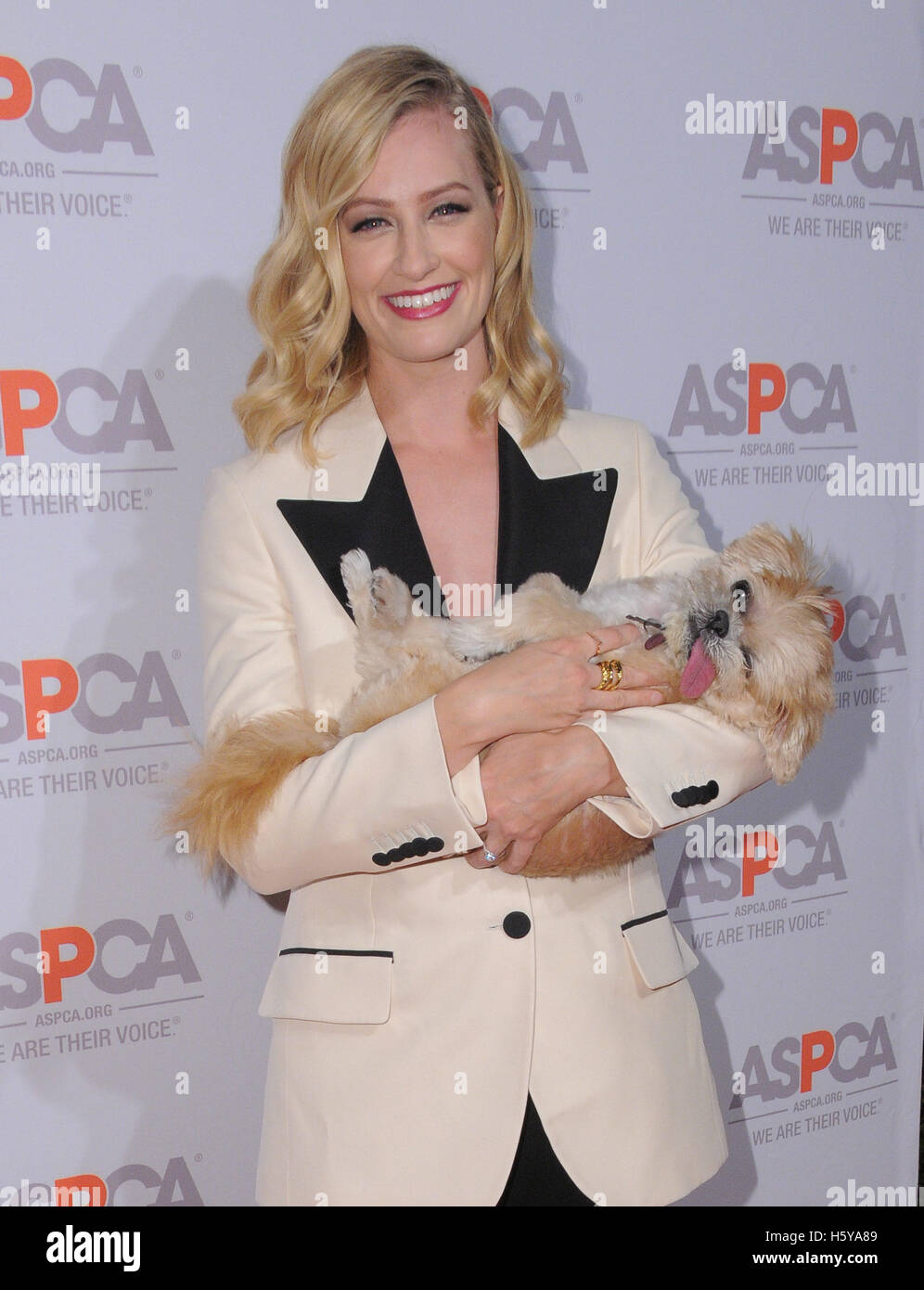 Los Angeles, CA, USA. 20th Oct, 2016. Beth Behrs, Marnie the Dog. ASPCA ...