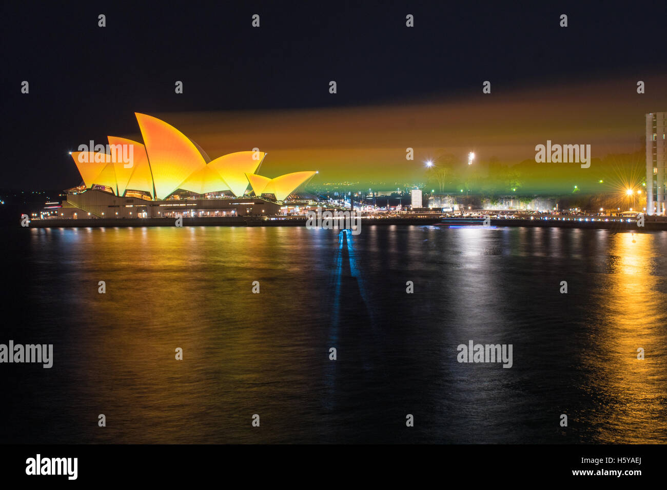 Sydney, Australia - 21st October 2016: The Sydney Opera House lit up on ...