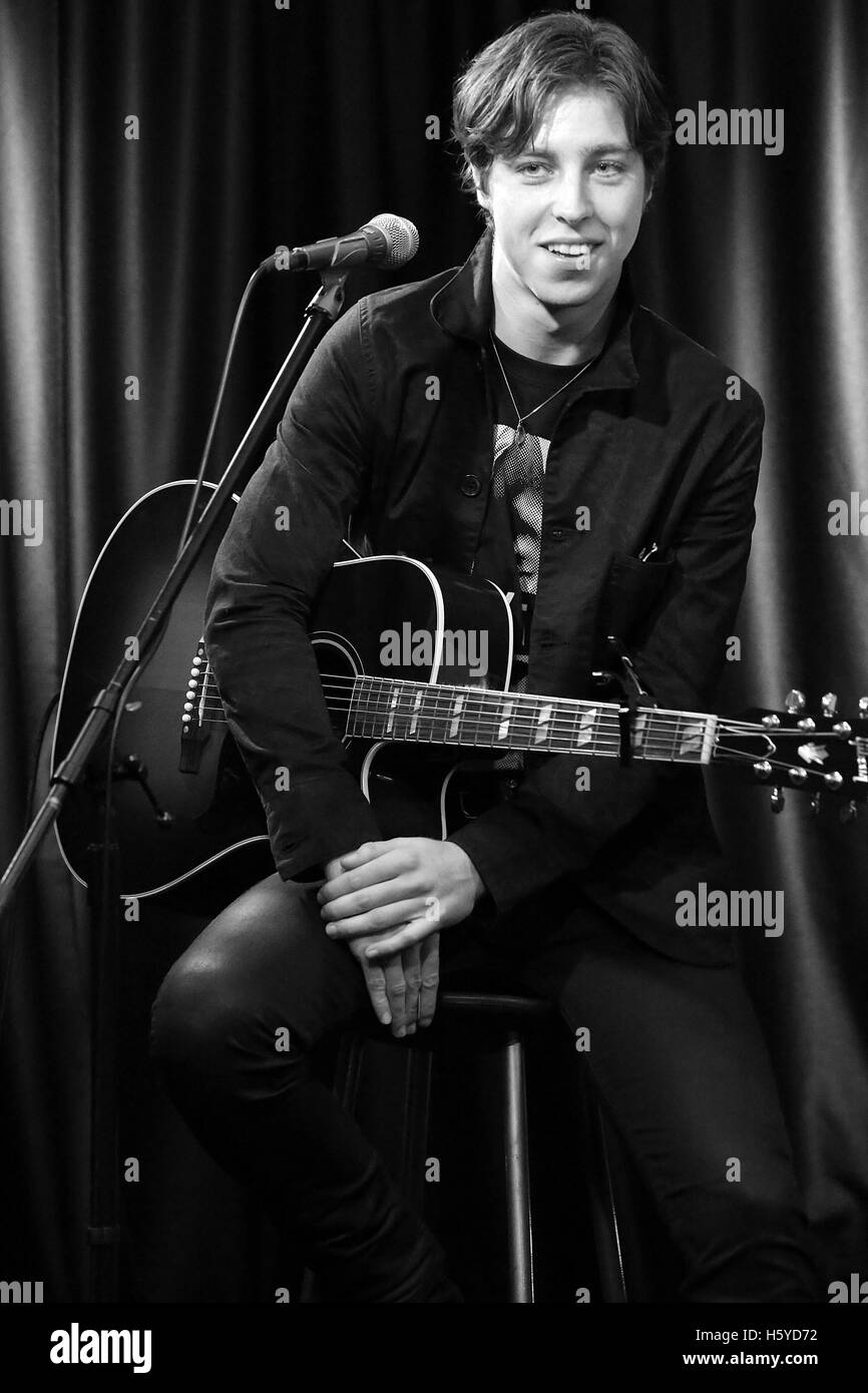 Bala Cynwyd, PA, USA. 21st Oct, 2016. Catfish and the Bottlemen visit ...