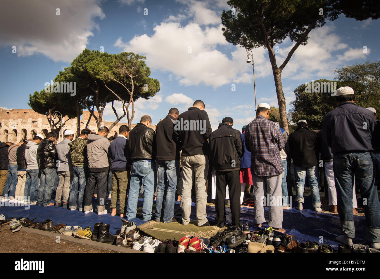 Muslims in italy hi-res stock photography and images - Alamy