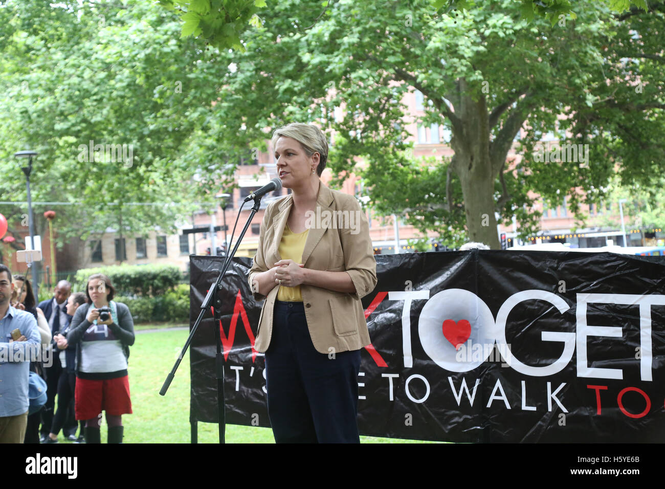 Refugee opposition hi-res stock photography and images - Alamy