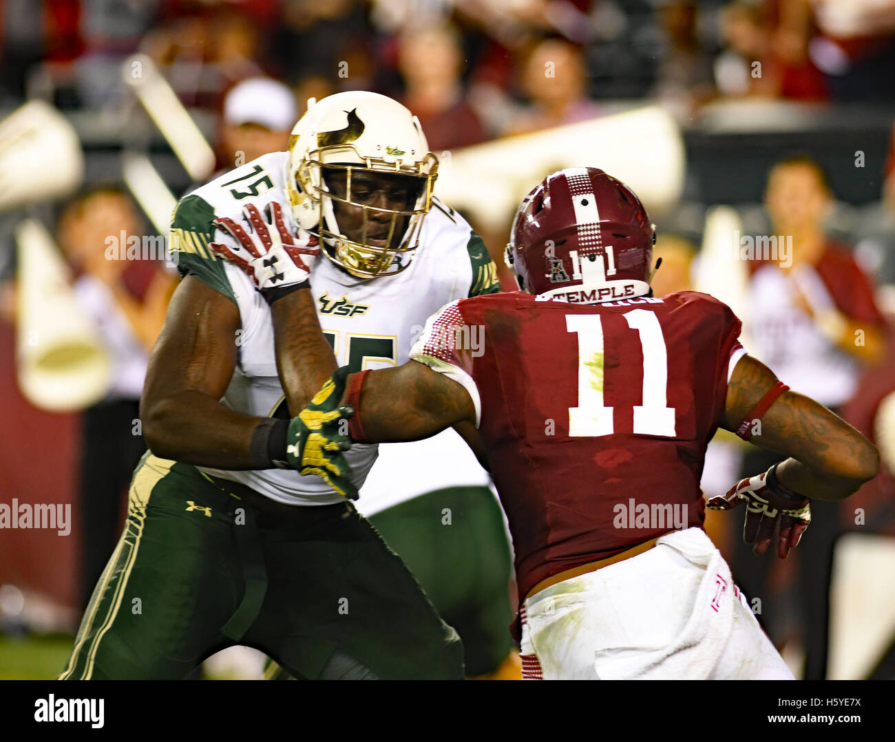 Philadelphia, Pennsylvania, USA. 21st Oct, 2016. Temple's TE, ROMOND ...