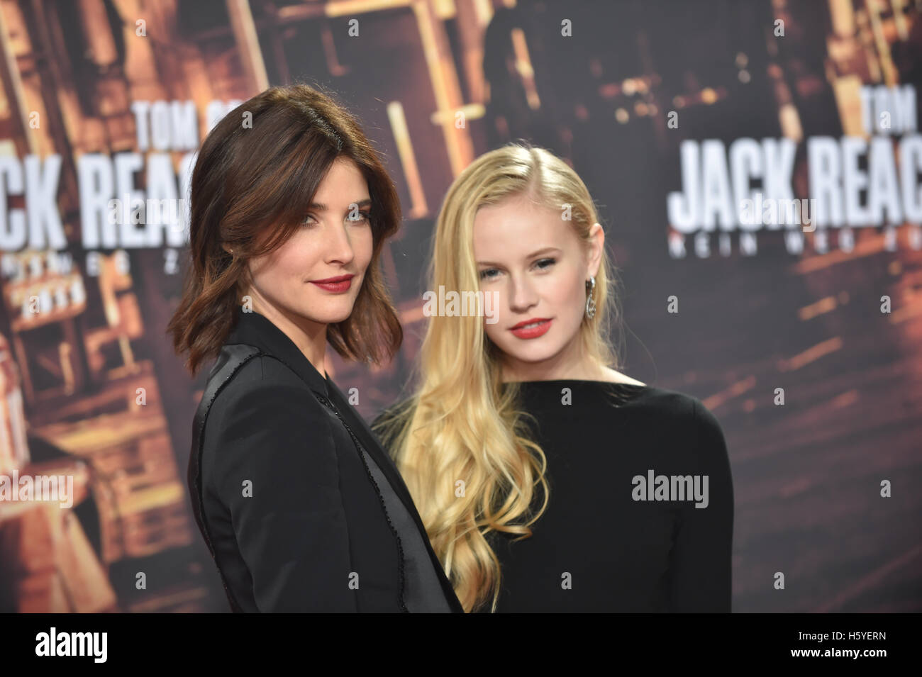 Berlin, Germany. 21st Oct, 2016. Actresses and cast members Cobie ...