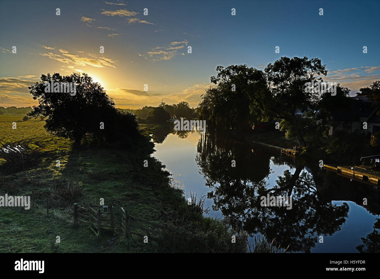 Sunrise over peterborough hi-res stock photography and images - Alamy