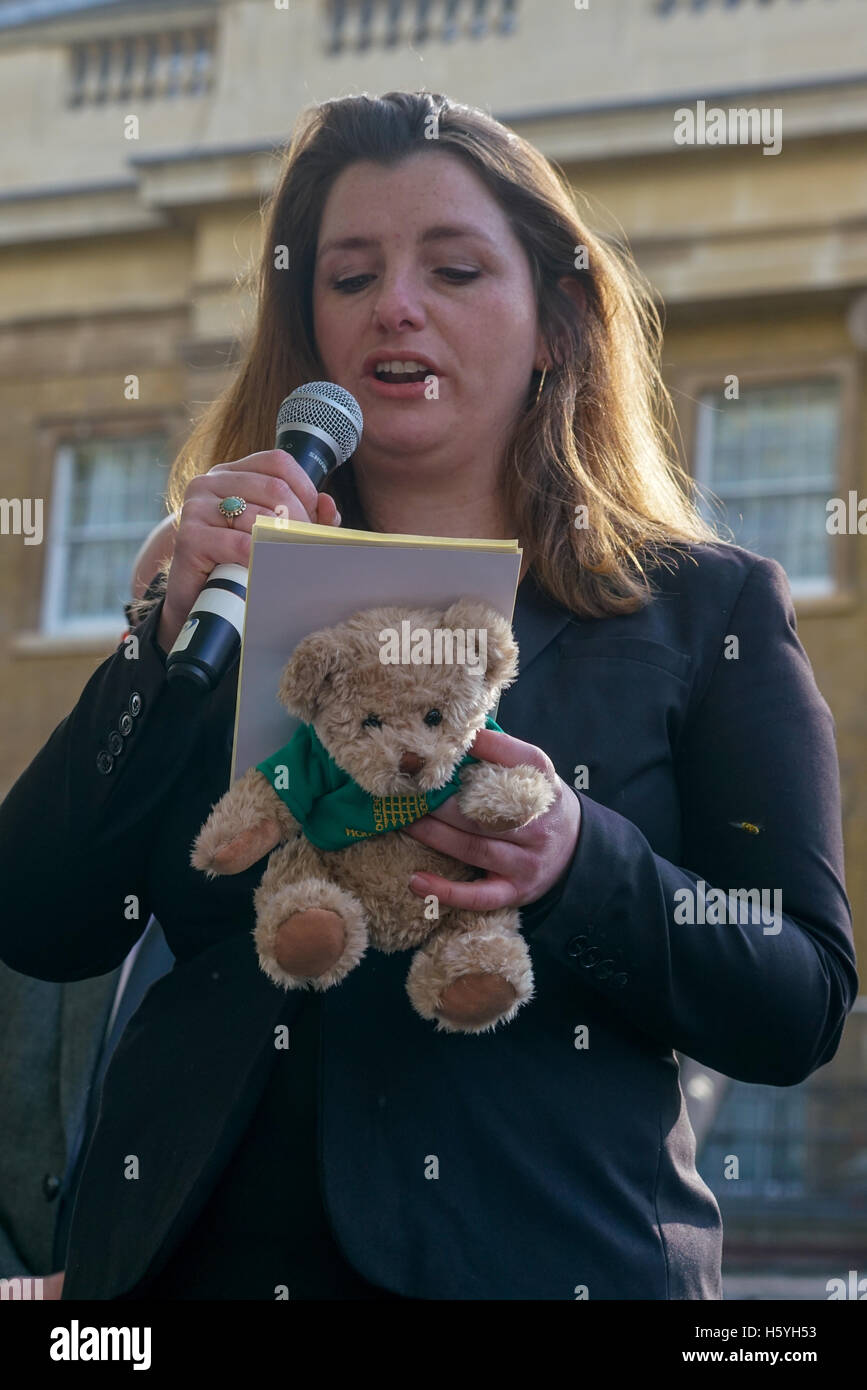 London, England,UK. 22th Oct 2016: Speaker Alison McGovern MP rally for ...