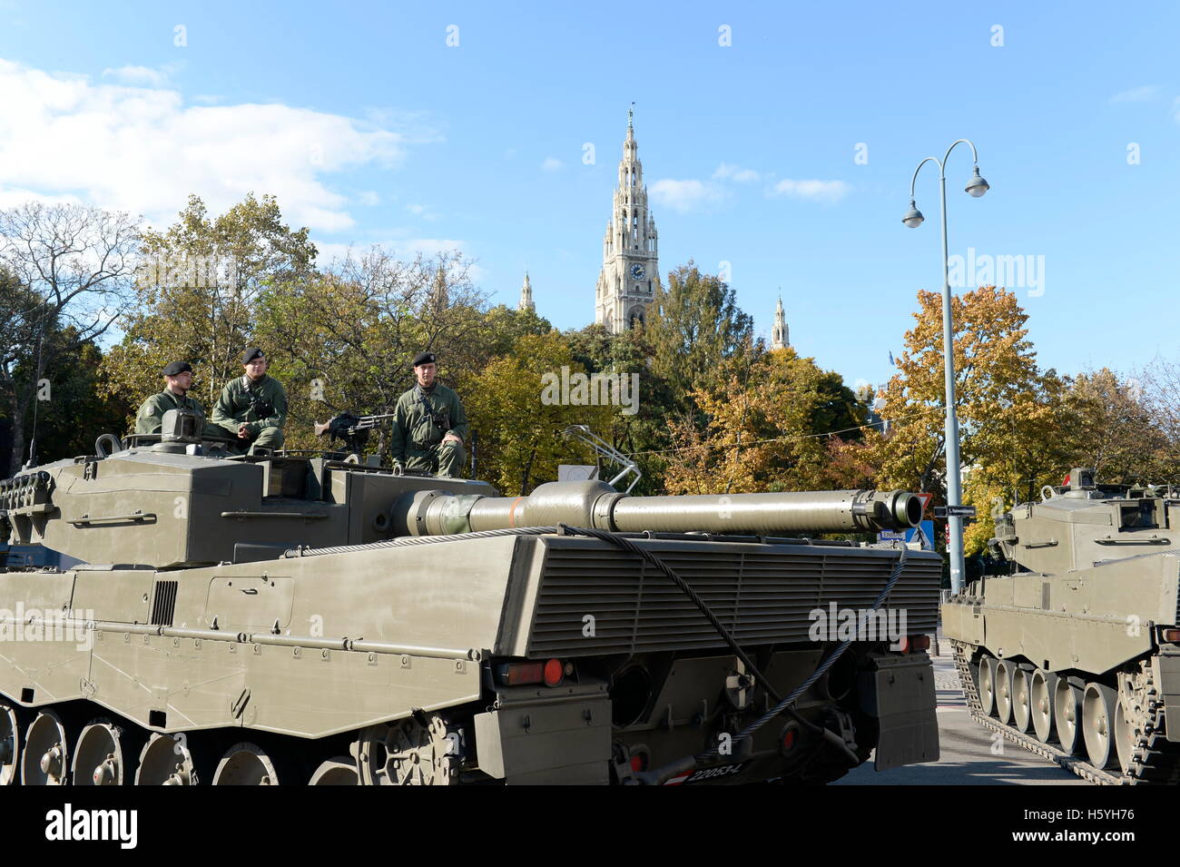 Austrian army tanks hi-res stock photography and images - Alamy