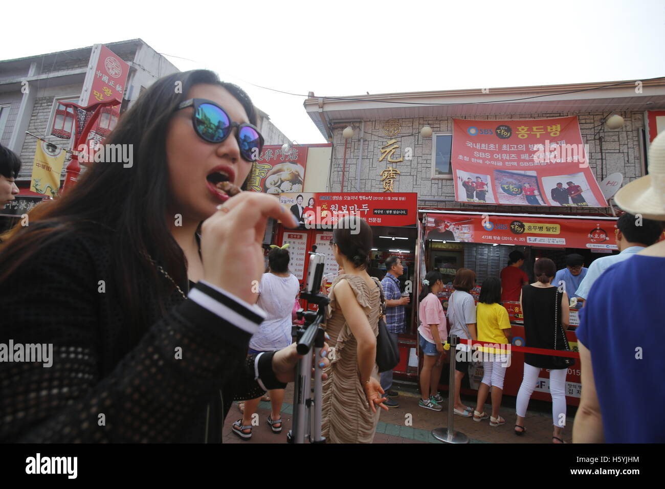 Incheon, South Korea. 22nd Oct, 2016. There are a lot of people on ...