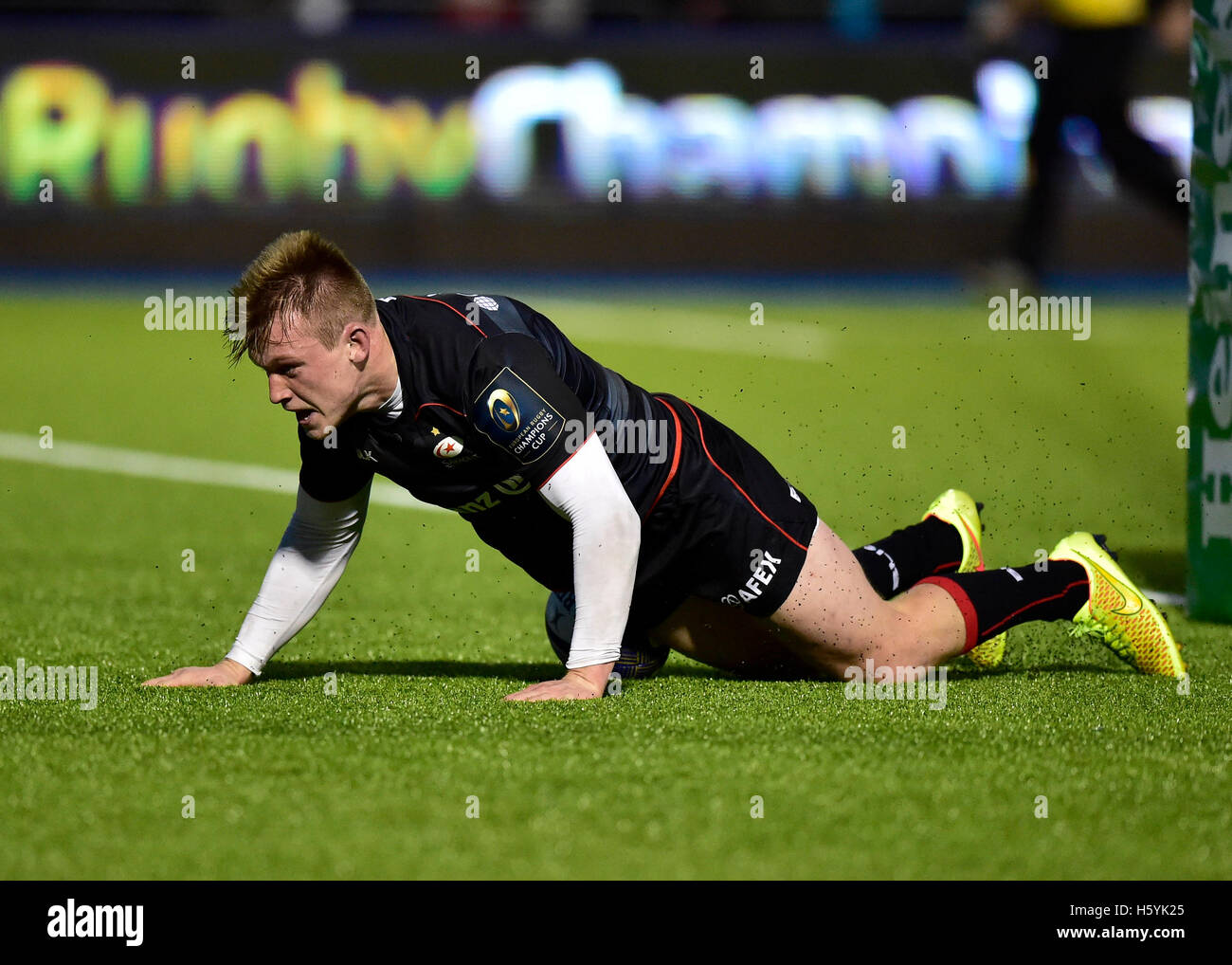 LONDON, ENGLAND - 22 October, 2016: Nick Tompkins of Saracens scored a ...