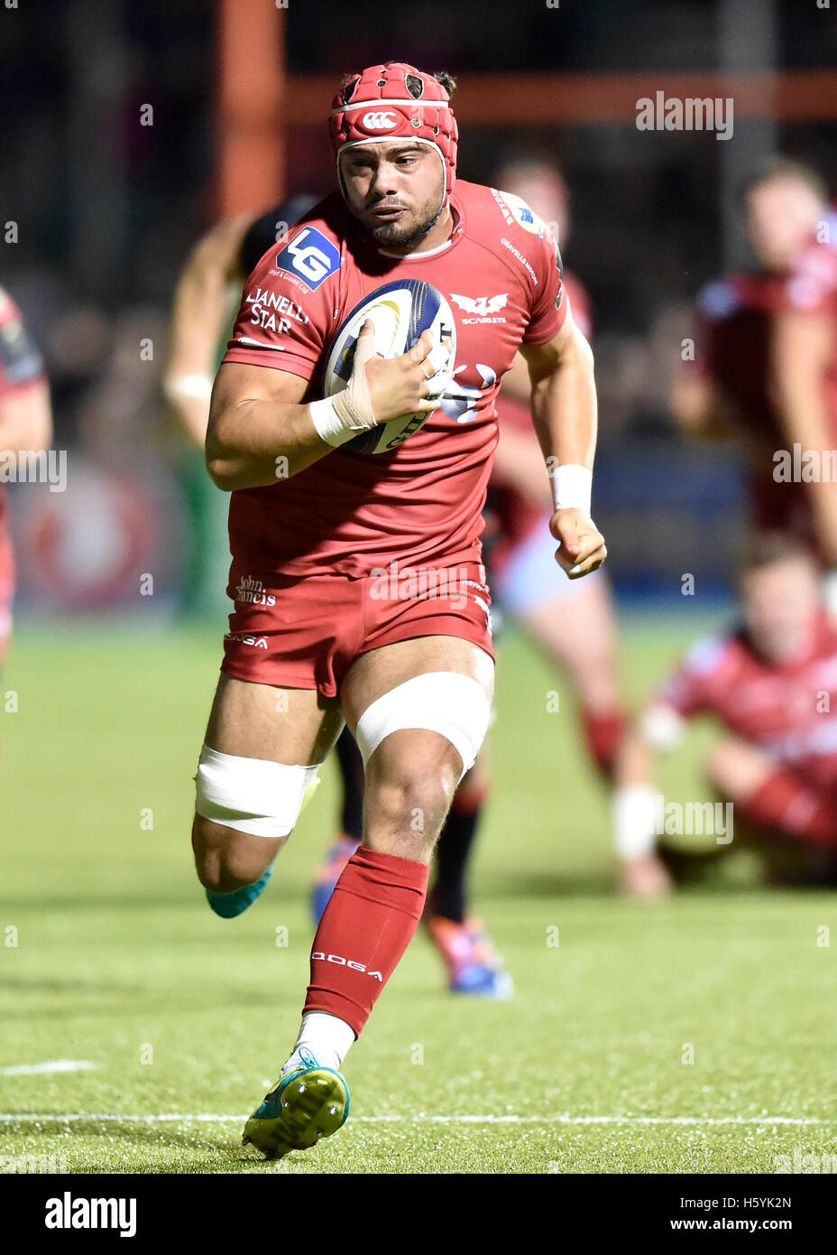 LONDON, ENGLAND - 22 October, 2016: Ryan Elias of Scarlets in action ...