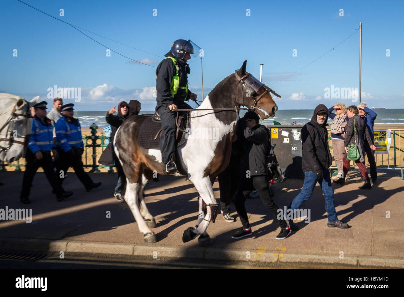 Kent police officer hi-res stock photography and images - Alamy