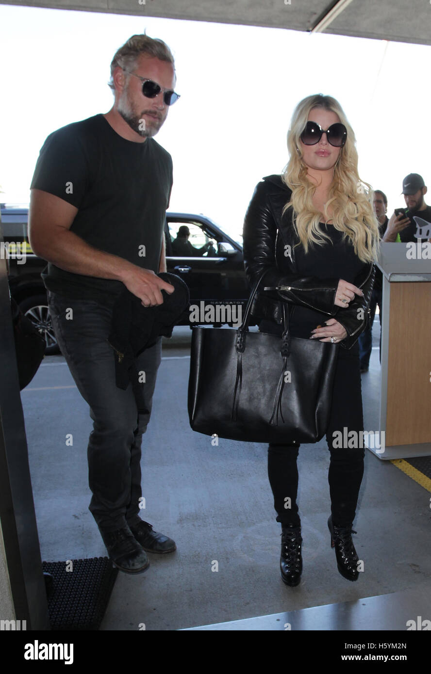 Los Angeles, Ca, USA. 22nd Oct, 2016. Eric Johnson and Jessica Simpson ...