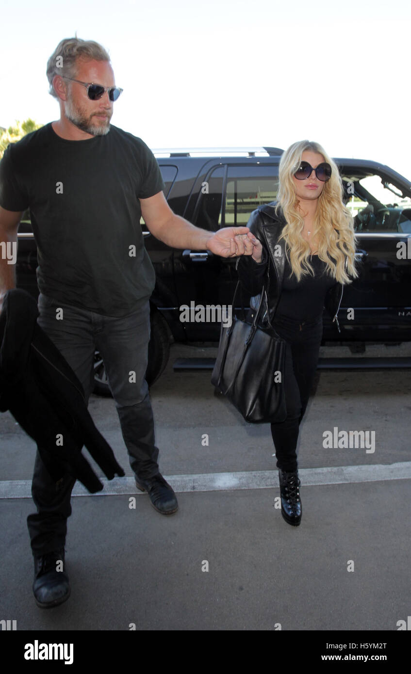 Los Angeles, Ca, USA. 22nd Oct, 2016. Eric Johnson and Jessica Simpson ...